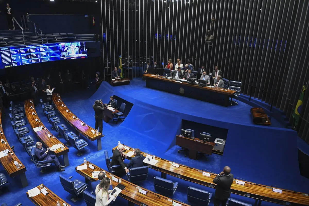 PL, partido de Flávio Bolsonaro e Cabo Gilberto Silva, é a sigla com ...